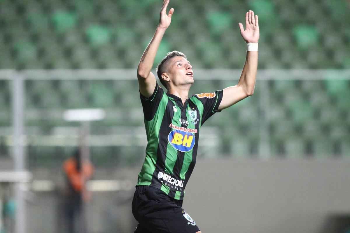 Veja fotos de Andrei Girotto com a camisa do América - Superesportes