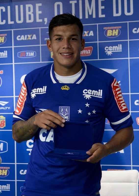 Imagens da apresentação do volante Lucas Romero - Superesportes