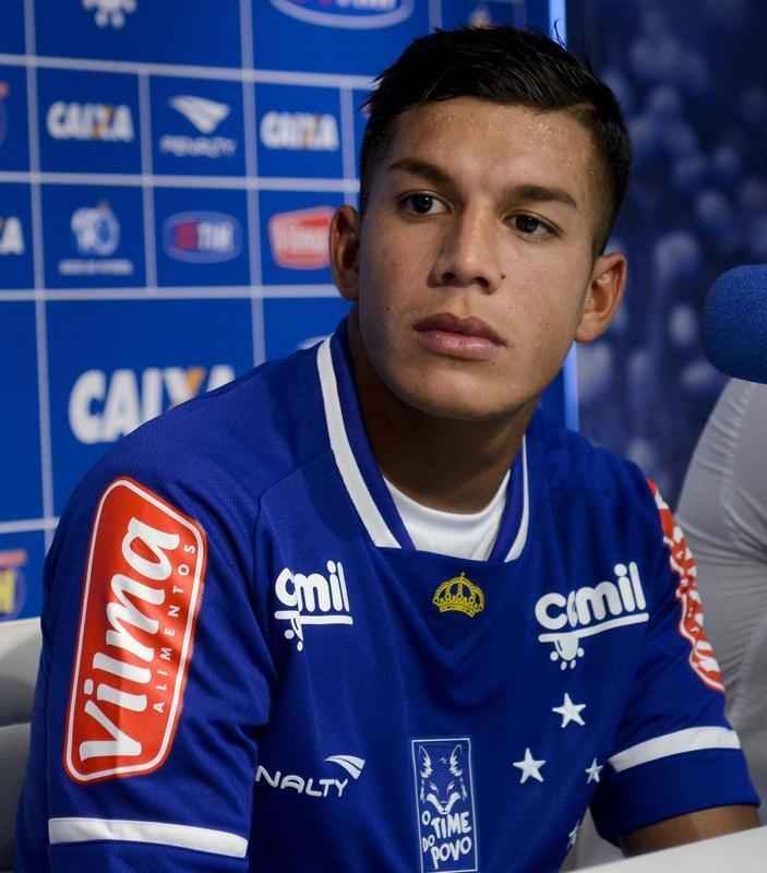 Imagens da apresentação do volante Lucas Romero - Superesportes