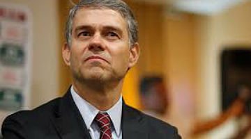 Presidente Peter Siemsen promete treinador 'definitivo' e busca nome ...