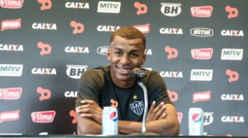 Erazo analisa evolução no futebol brasileiro, entrosamento no Galo e ...
