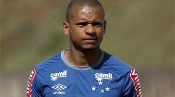 Reforço para a lateral esquerda, Edimar chega à Toca da Raposa II para ...