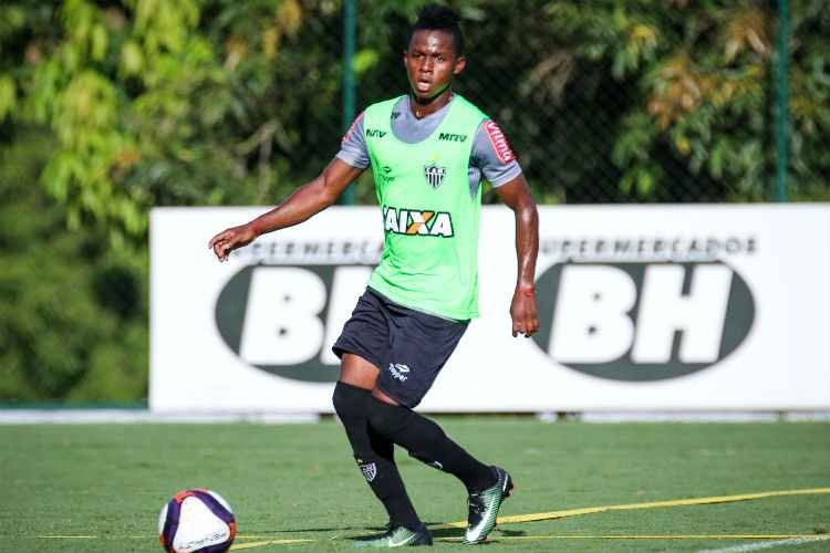 Cazares nega fama de baladeiro e se mostra focado para jogar melhor no ...