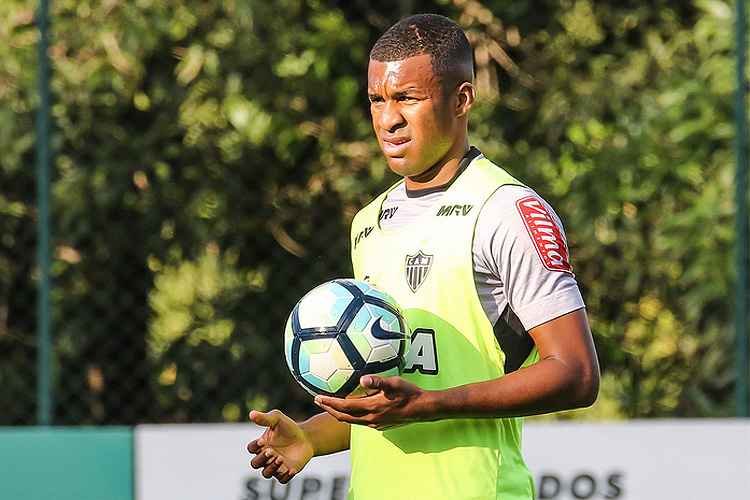 Erazo é punido pelo Galo por deixar treino mais cedo sem autorização da ...