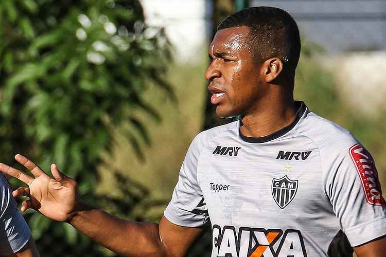 Erazo explica 'confusão' ao deixar treino na Cidade do Galo e almeja ...