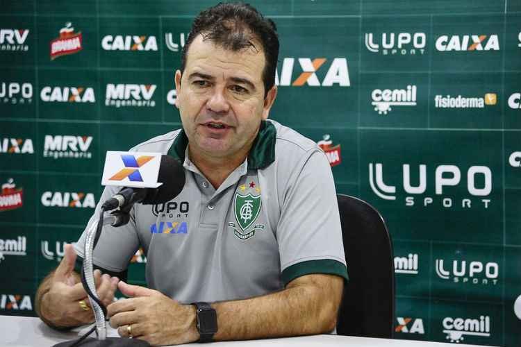 Enderson comemora vitória 'suada', contesta arbitragem e analisa ...