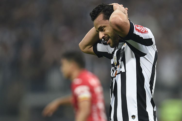 Depois de fazer Rafael Carioca reencontrar melhor futebol, Micale agora ...