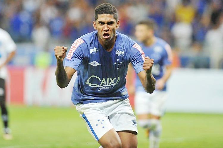 Mano elogia atacante Raniel, que vira opção para decisões: 'Jogador que ...