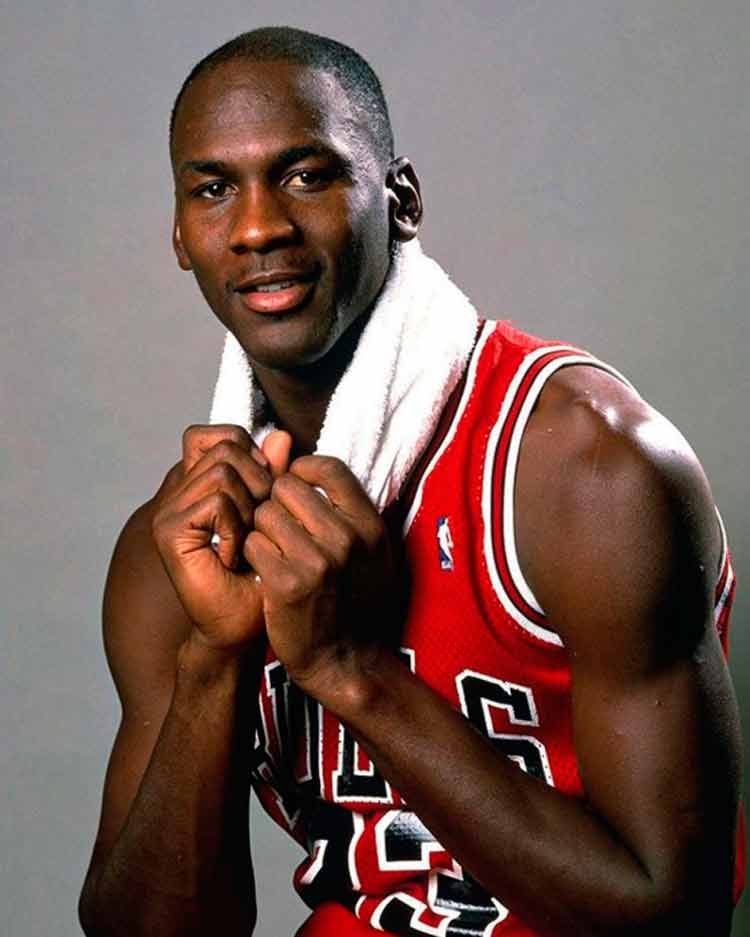 NBA relembra 33 anos do primeiro contrato do mito Michael Jordan com o ...