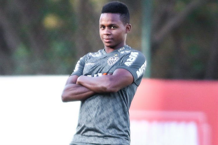Cazares fala de amadurecimento pessoal e projeta duelo do Galo contra o ...