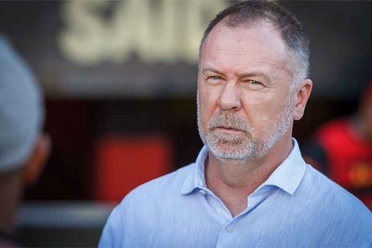 Mano lamenta erro de arbitragem e volta a justificar números ruins de ...