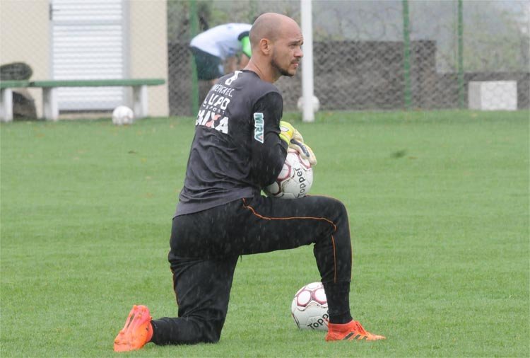 América anuncia renovação de contrato com goleiro Fernando Leal até ...