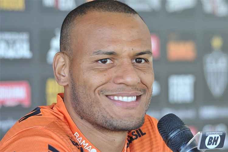 Patric deixa crise no Cruzeiro de lado, elogia Mano e mostra caminho ...