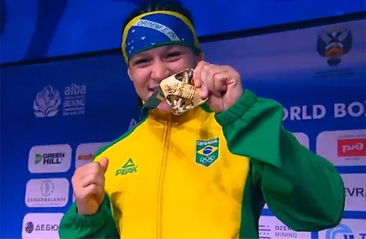 Brasileira Bia Ferreira vence chinesa na decisão e é campeã mundial de ...