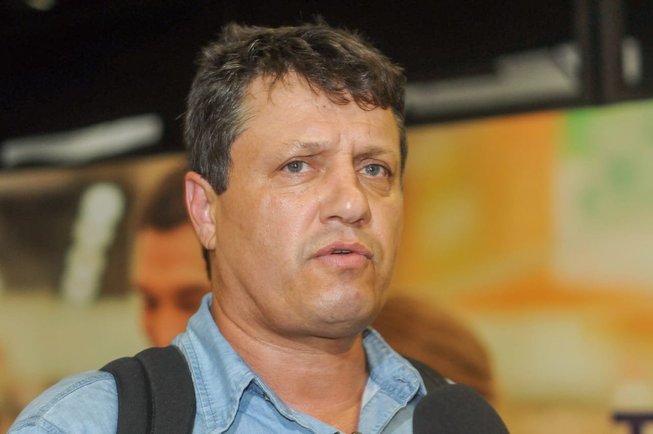 Adilson Batista chega a BH confiante em evitar rebaixamento do Cruzeiro ...