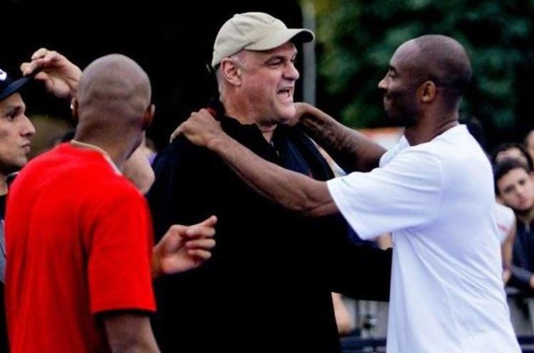 Em 2013, Kobe Bryant revelou sobre Oscar Schmidt: 'Era um grande ídolo ...