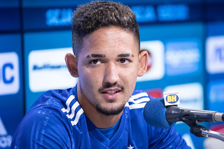 Jhonata Robert estreia com gol no fim e comemora virada do Cruzeiro ...